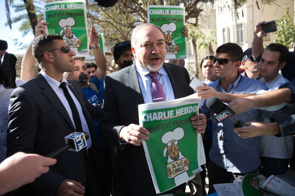 Israël : le chef de la diplomatie met « Charlie Hebdo » à disposition ...