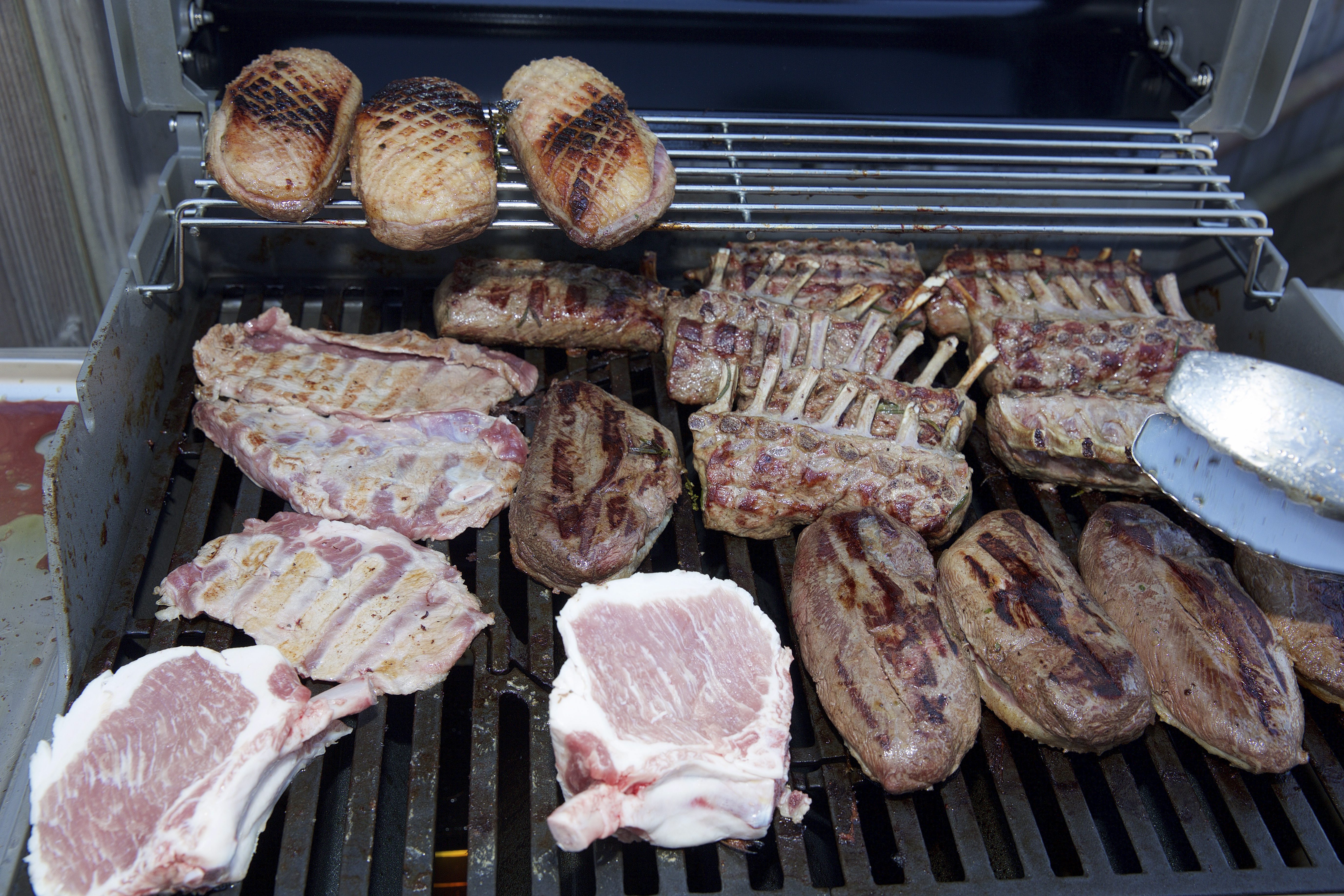 Illustration viandes barbecue grillades | Le Quotidien