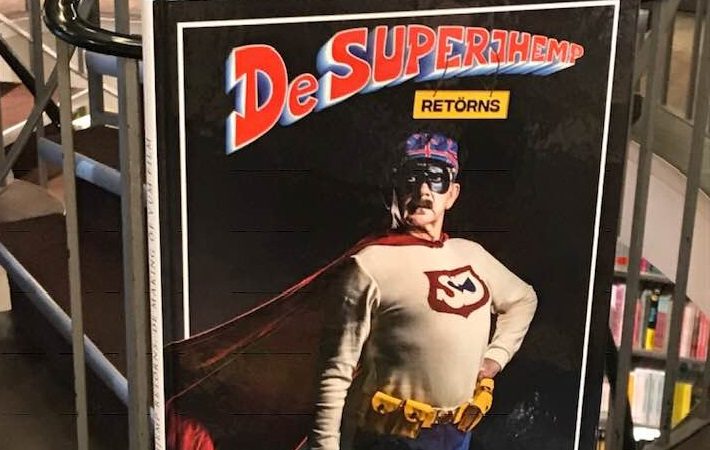 De Superjhemp Retörns : après le carton au ciné, un roman-photo | Le ...